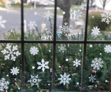How to Decorate a Snowy Christmas Window