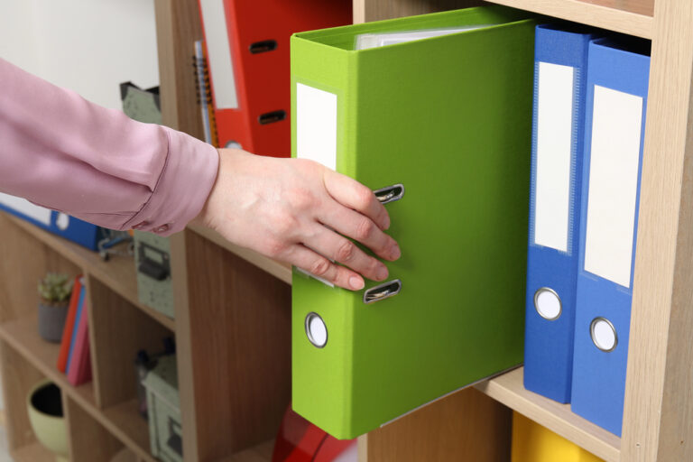 How to Build a Family Emergency Binder That Works - momhomeguide.com