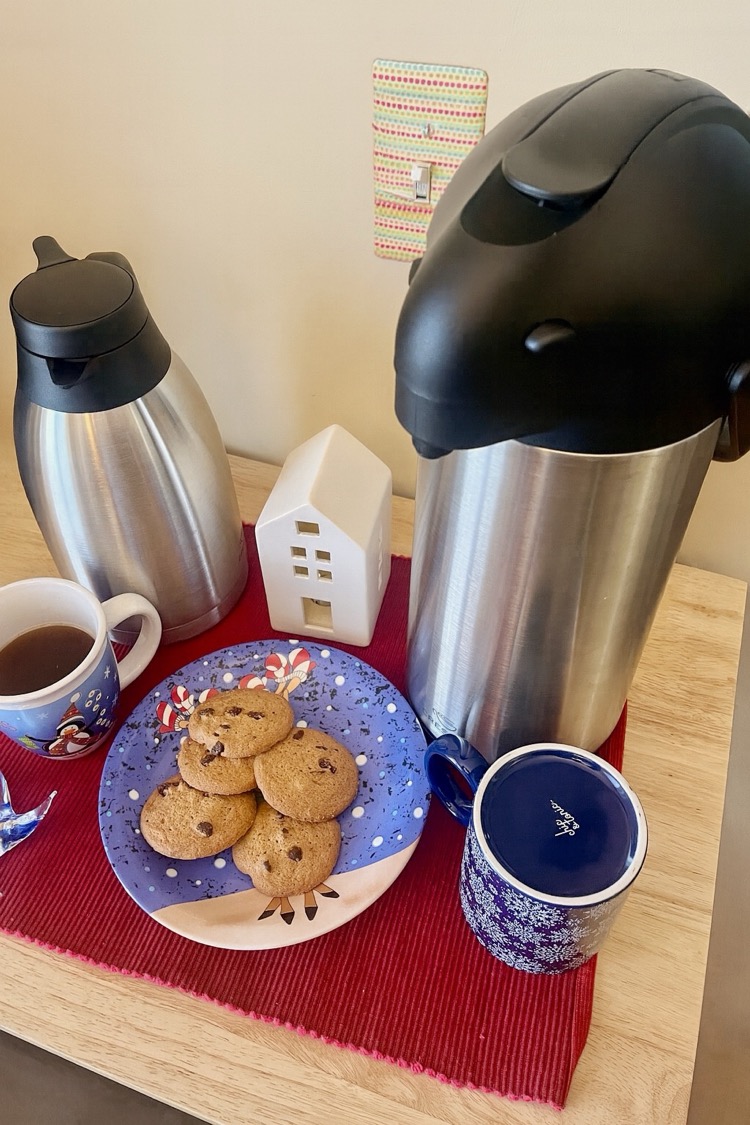 My New, Beautiful Hot & Cold Carafes for Holiday Entertaining